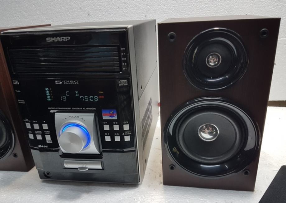 LINIJA SHARP XL-UX2000 SA DALJINSKIM I ZVUČNICIMA (ima USB)