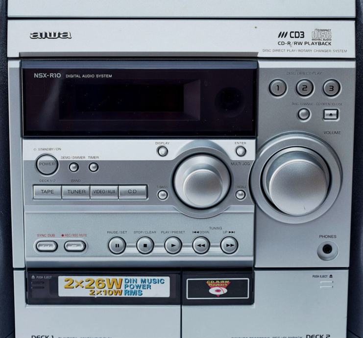 MUZIČKA LINIJA AIWA NSX-R10 SA DALJINSKIM I ZVUČNICIMA