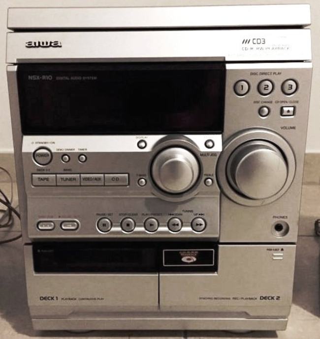 MUZIČKA LINIJA AIWA NSX-R10 SA DALJINSKIM i ZVUČNICIMA SAMSUNG PS N50E