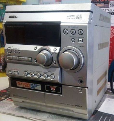 MUZIČKA LINIJA AIWA NSX-R10 SA ZVUČNICIMA I DALJINSKIM