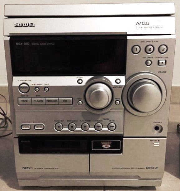 MUZIČKA LINIJA AIWA NSX-R10 SA ZVUČNICIMA