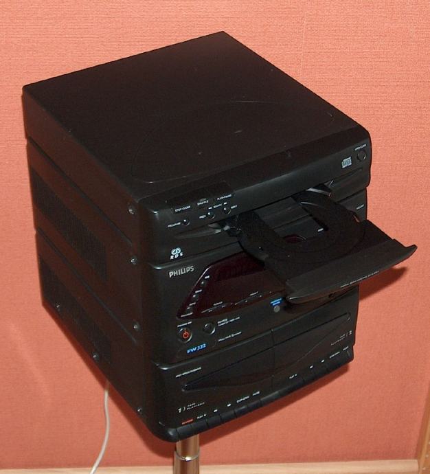 MUZIČKA LINIJA PHILIPS FW332 sa daljinskim i zvučnicima