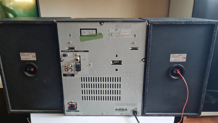 Muzička linija Sony RX70 sa zvučnicima - neispravna