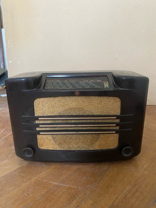 Stari radio Philips 461A