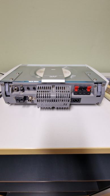 Prodajem JVC FS-SD7R Compact CD Component System Silver 25W