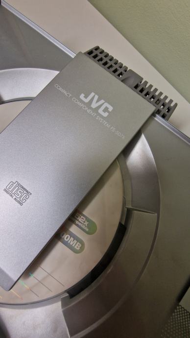Prodajem JVC FS-SD7R Compact CD Component System Silver 25W