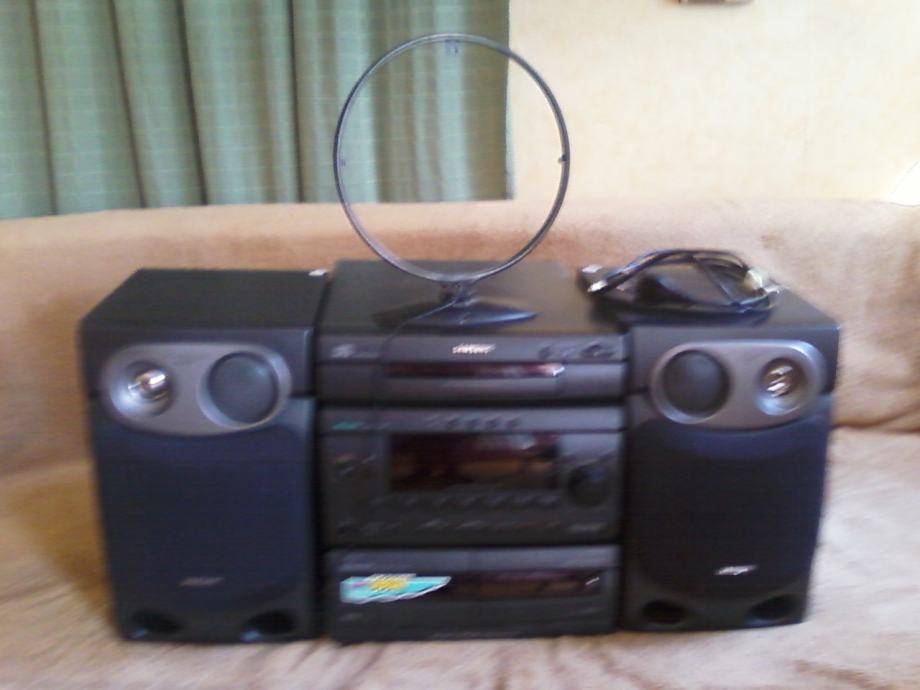 Prodajem liniju Samsung Max 550 sa zvučnicima i daljinskim