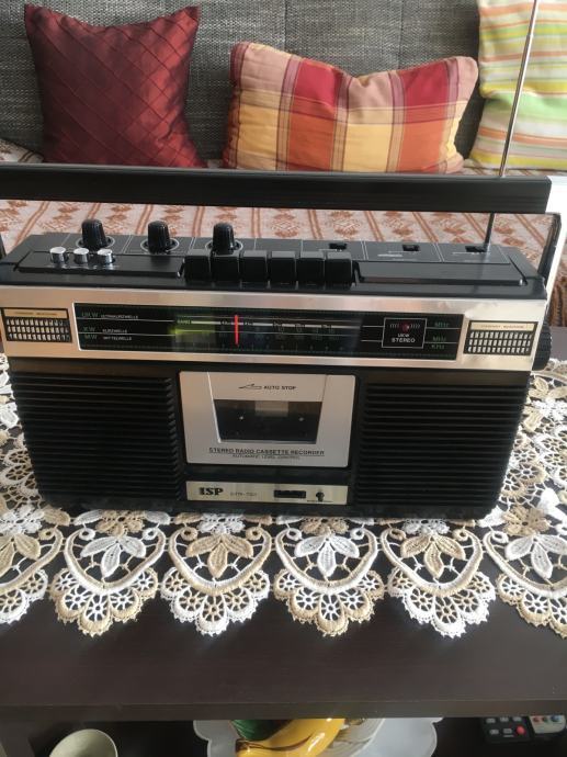 Prodajem radio sa slike iz 1972 g.