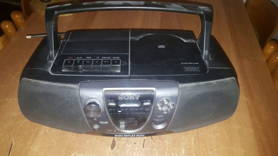 Prodajem sony cfd-v6