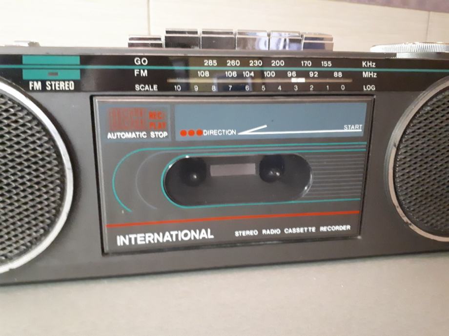 Radio kasetofon International