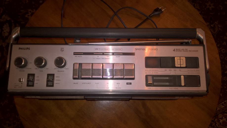 Radio-kazetofon Philips spatial stereo 698
