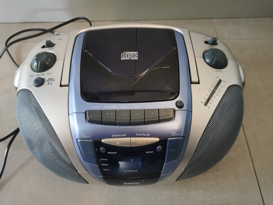 Sanyo radio, cd player, sve radi