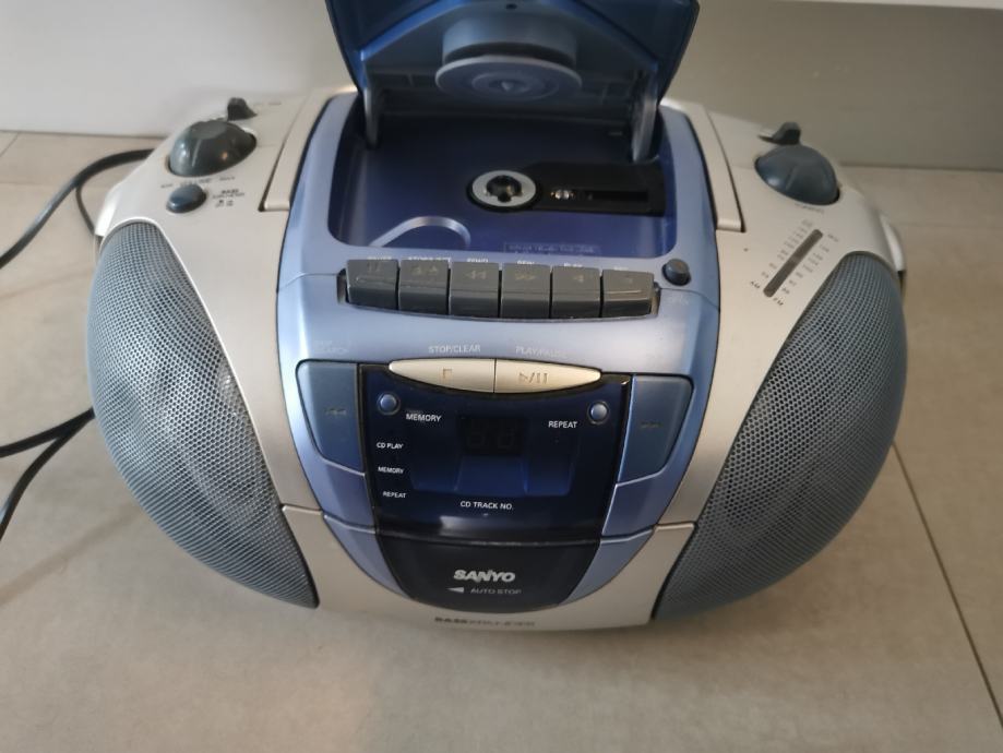 Sanyo radio, cd player, sve radi