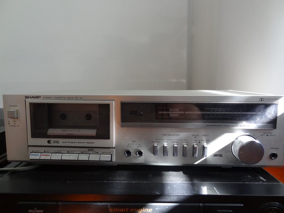 Sharp linijski kasetofon RT-31