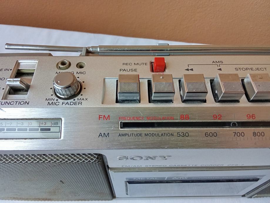 Sony CFS-7 radio-kasetofon, radi, djelomično neispravan