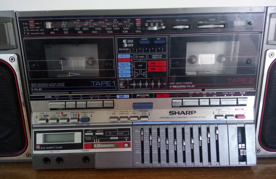 Stari radio kazetofon boombox Sharp GF 800Z(D)