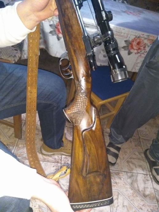 Prodajem karabin CZ 8.57