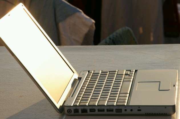 Apple PowerBook G4 Laptop aluminum 12