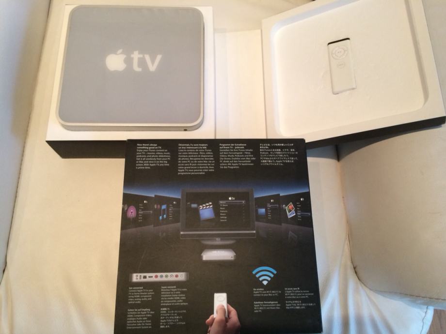 Apple TV (Original/1st gen/silver) 120GB, 1080p Full HD (CrystalHD)
