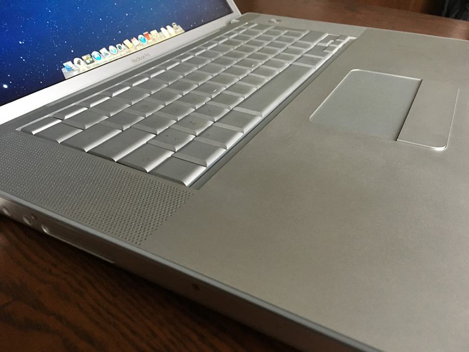 Macbook Pro 15” Mid/Late 2007, Intel C2D 2.2GHz, 4Gb RM, 200Gb HDD