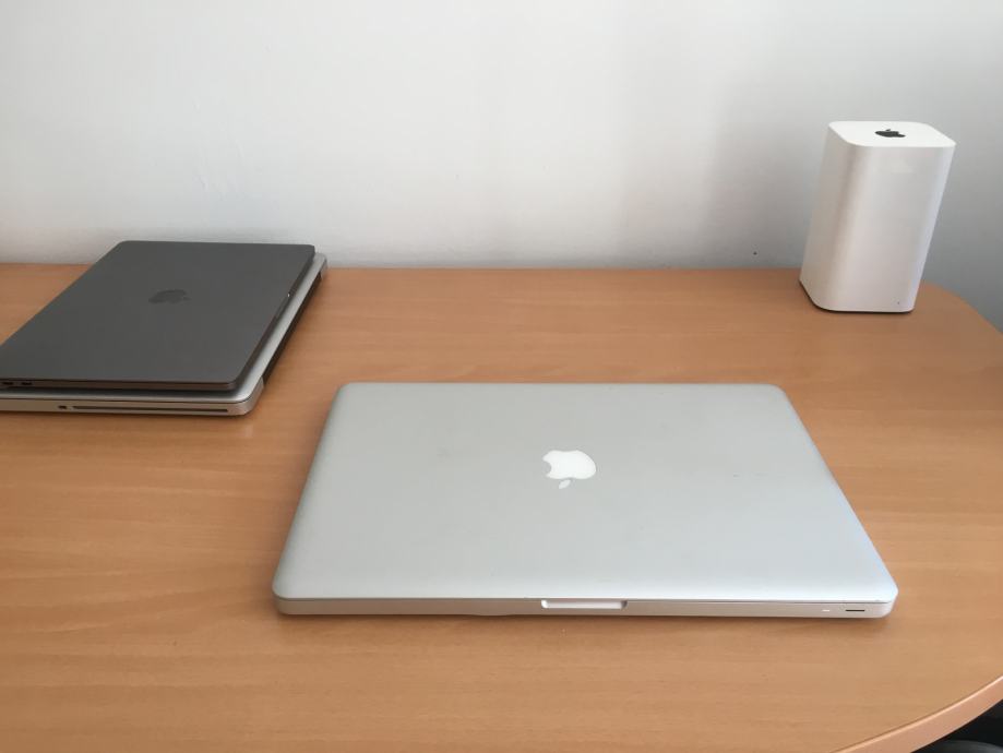 Apple MacBook Pro 15” i7 *** 1TB HDD *** 6GB RAM *** MOJAVE