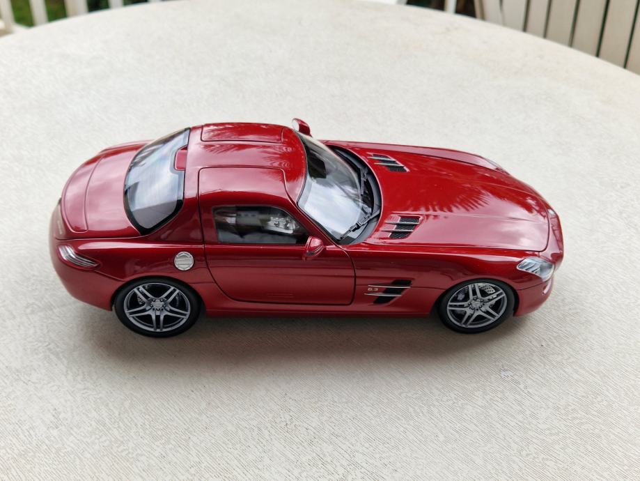 1:18 Mercedes Benz SLS AMG (Minichamps)
