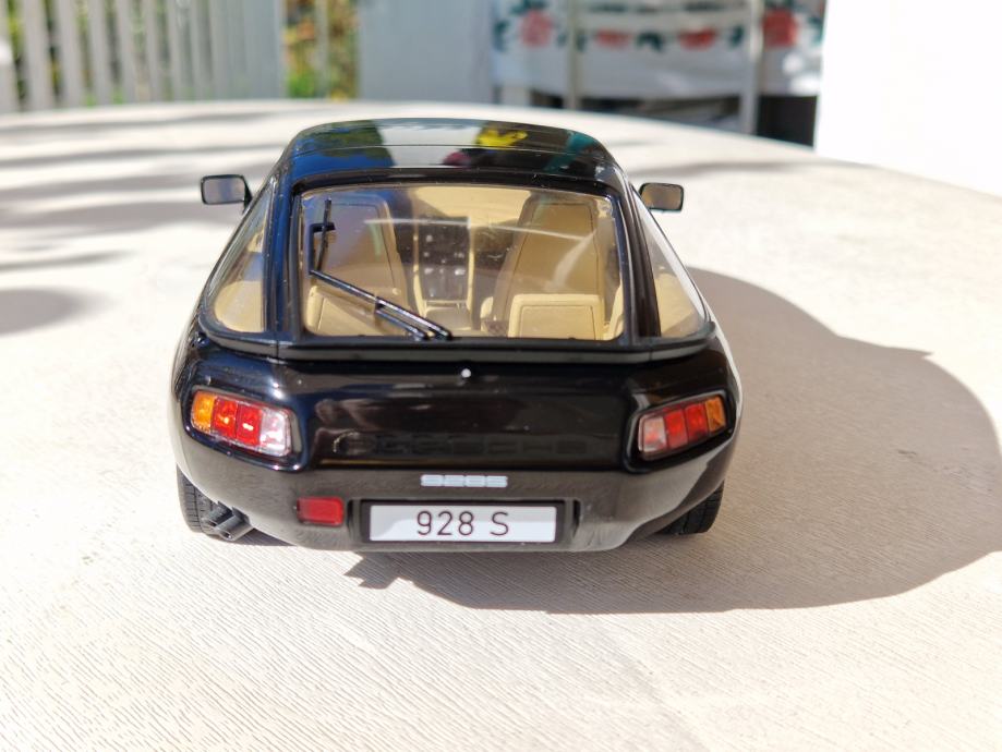 1:18 Porsche 928 S (Model Car Group - MCG)
