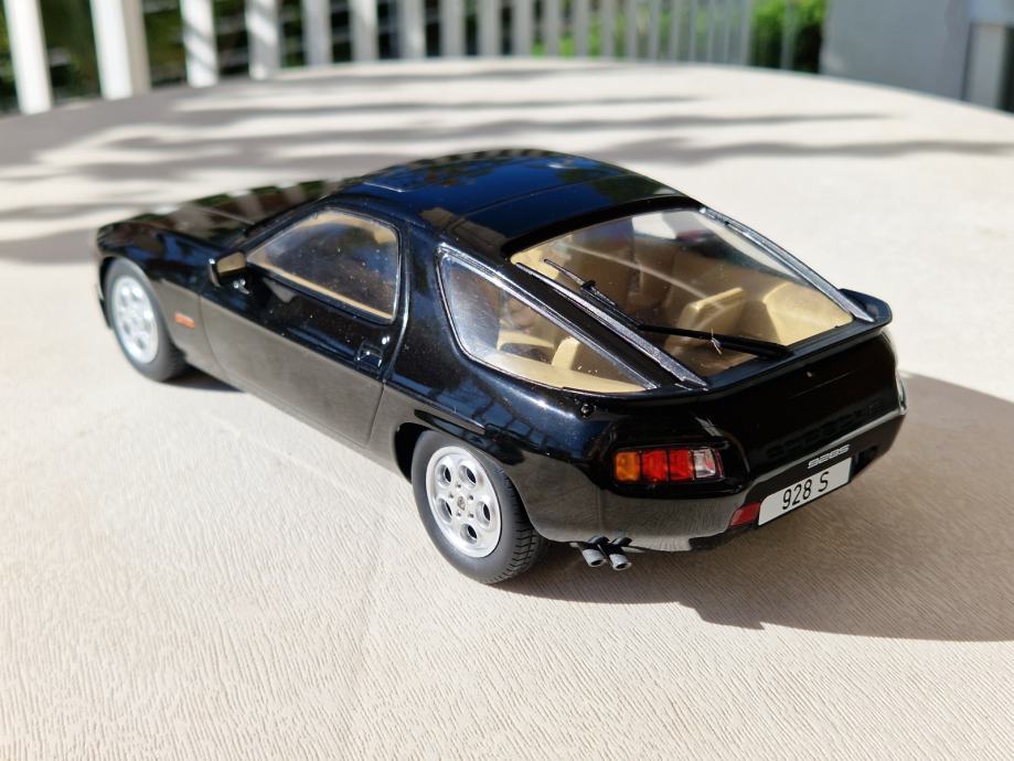 1:18 Porsche 928 S (Model Car Group - MCG)