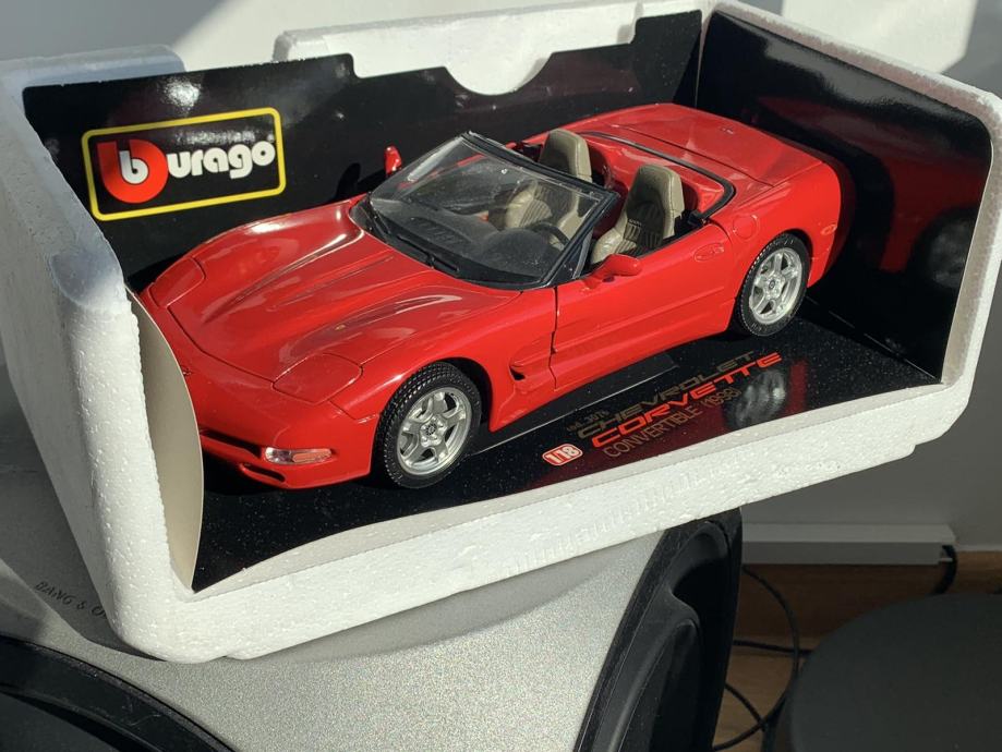 Chevrolet Corvette C5 Convertible iz 1998. Burago 1:18 Italy autic