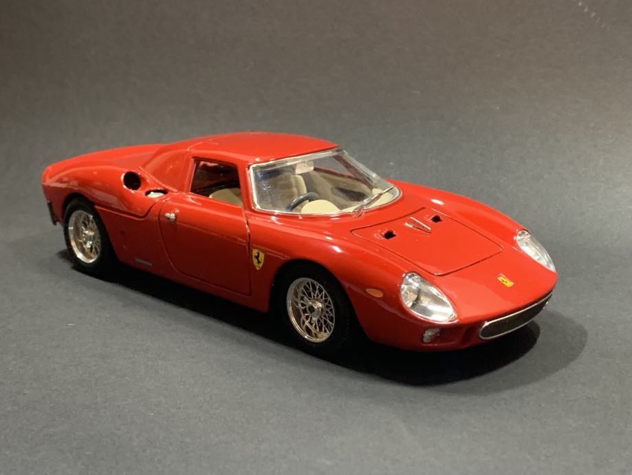 Ferrari 250 LE MANS iz 1965. Burago 1:18 Italy autic diecast model