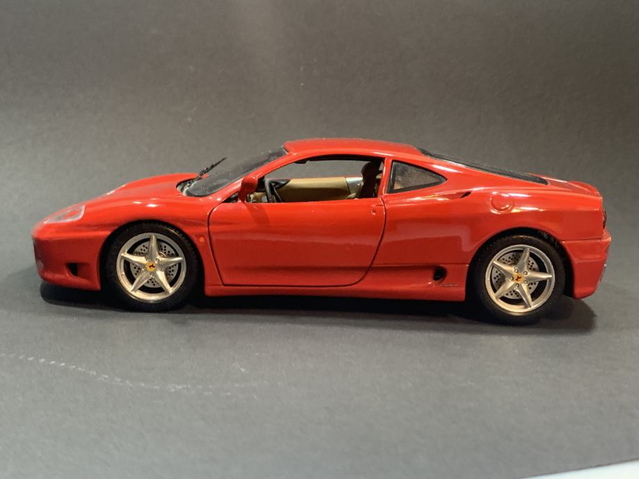 Ferrari 360 Modena iz 1999. Burago 1:18 Italy autic diecast model