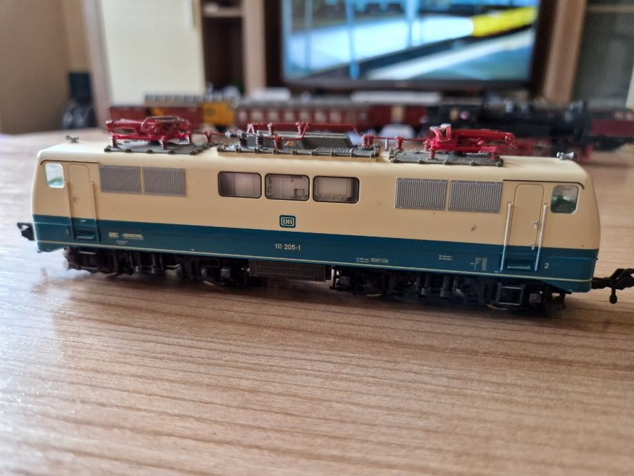 Fleischmann 7237 i 7348 lokomotive i Roco 43250 lokomotiva