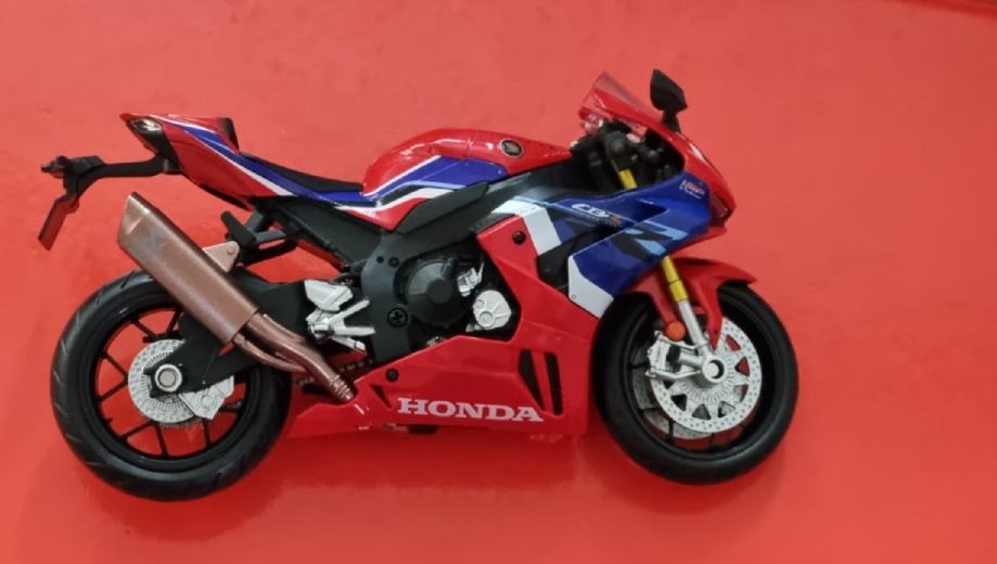 HONDA 1000 RR-R FIREBLADE igracka maketa