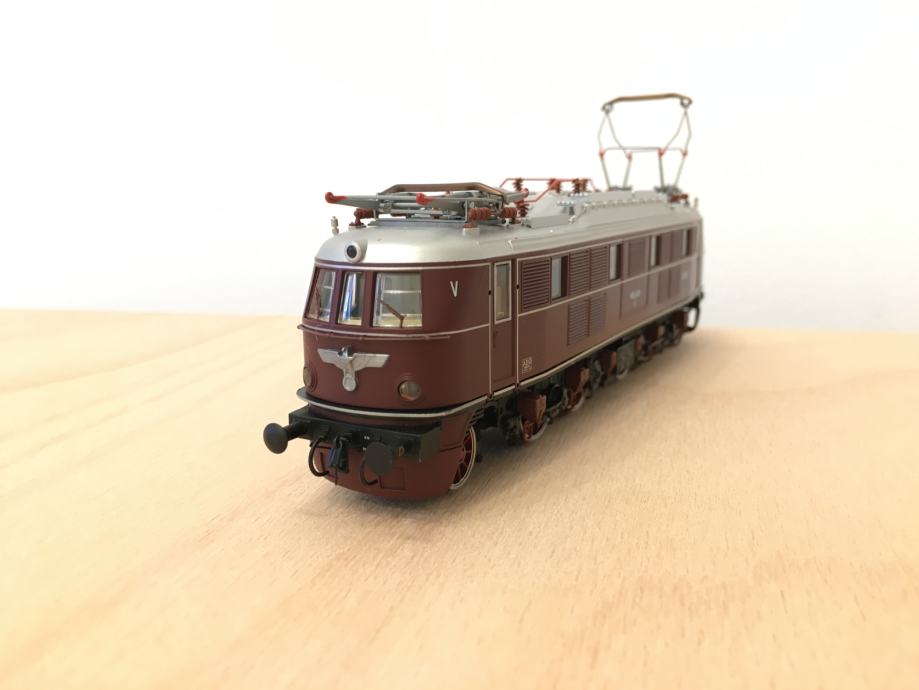 Lokomotiva HO Trix DRG E 19 (broj artikla 22605)