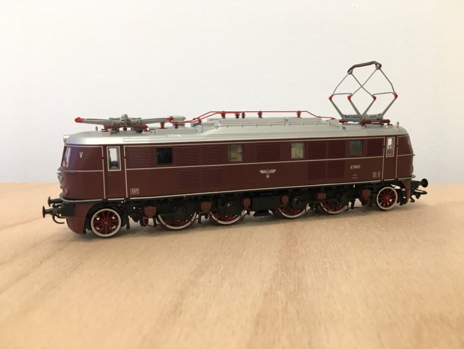 Lokomotiva HO Trix DRG E 19 (broj artikla 22605)