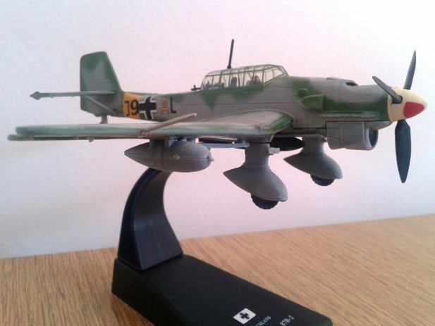 Maketa aviona Ju87 ŠTUKA metalno kuciste