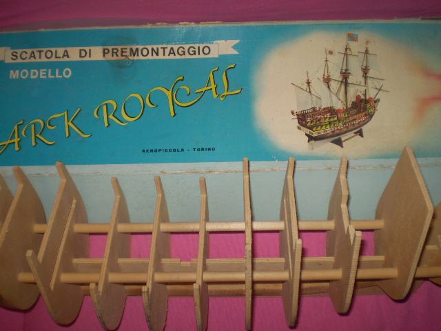 Maketa broda ARK ROYAL Aeropiccola 1/40