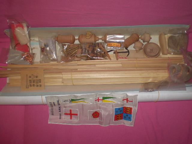 Maketa broda ARK ROYAL Aeropiccola 1/40