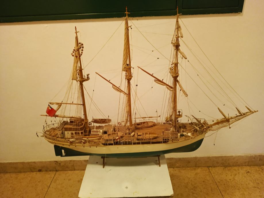 Maketa školskog broda Jadran