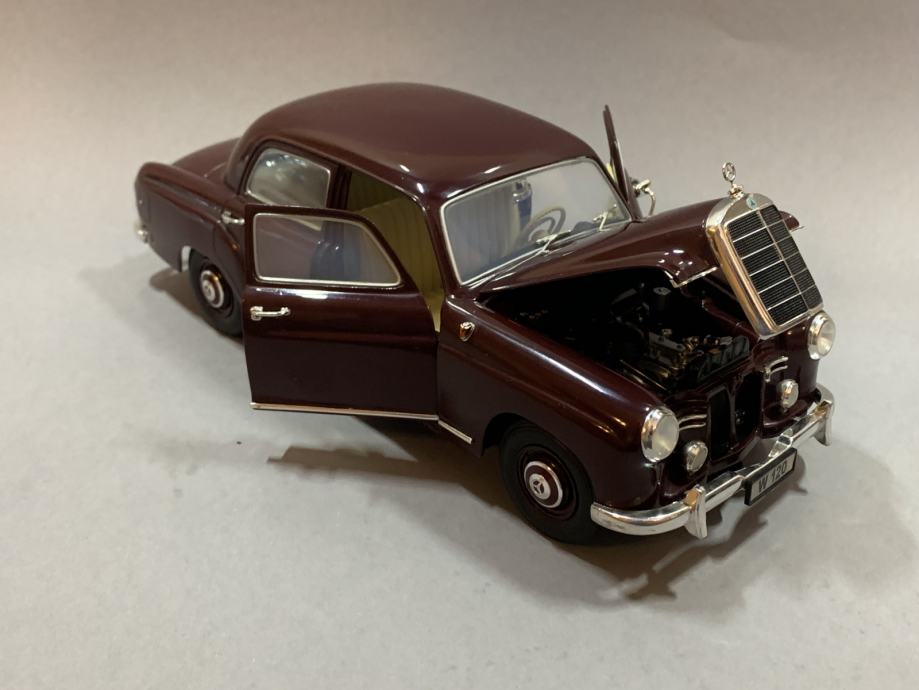Mercedes 180 W120 PONTON Revell 1:18 autic diecast model vintage