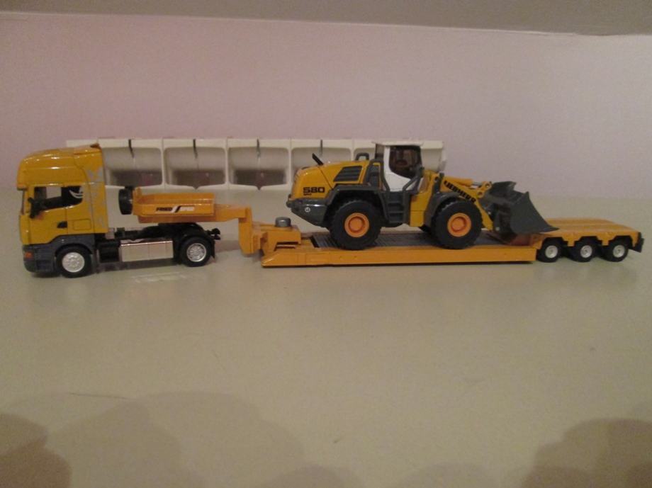 Prodajem SIKU SUPER 3933 model u mjerilu 1:50