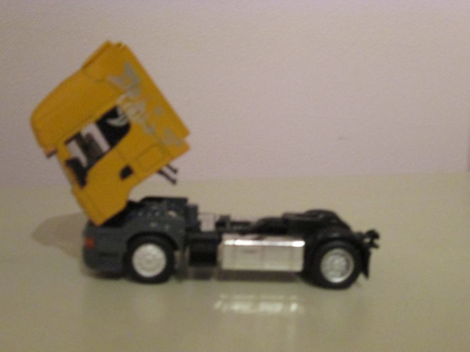 Prodajem SIKU SUPER 3933 model u mjerilu 1:50