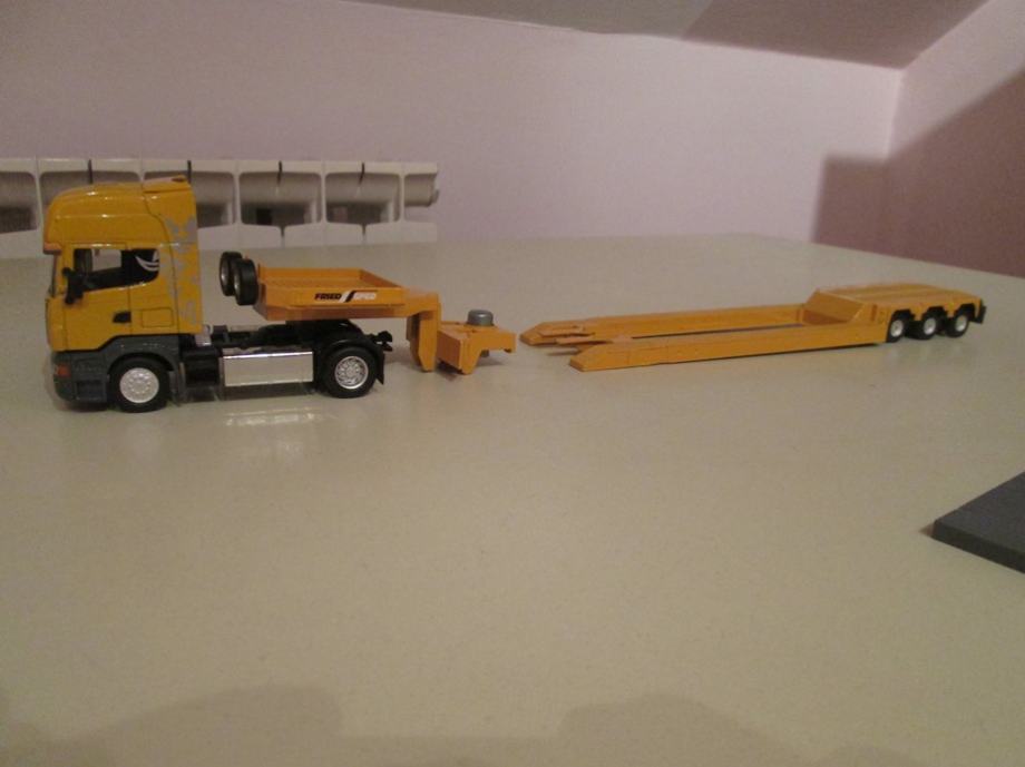 Prodajem SIKU SUPER 3933 model u mjerilu 1:50