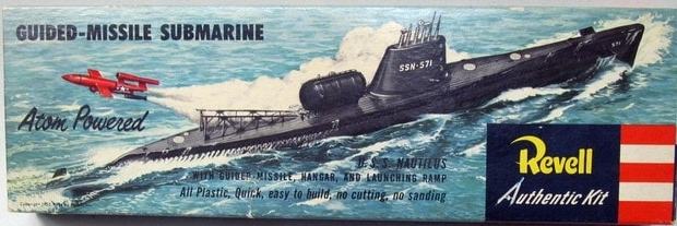 Sastavljena maketa slavne podmornice USS Nautilus, 1:300, Revell