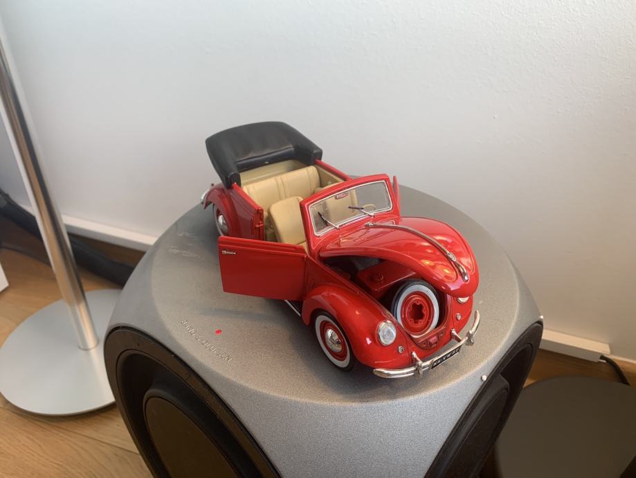 VW Buba Cabriolet Volkswagen Beetle iz 1951. Maisto 1:18 model autic