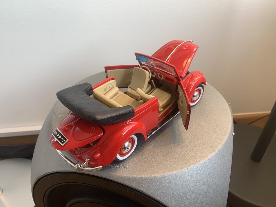VW Buba Cabriolet Volkswagen Beetle iz 1951. Maisto 1:18 model autic