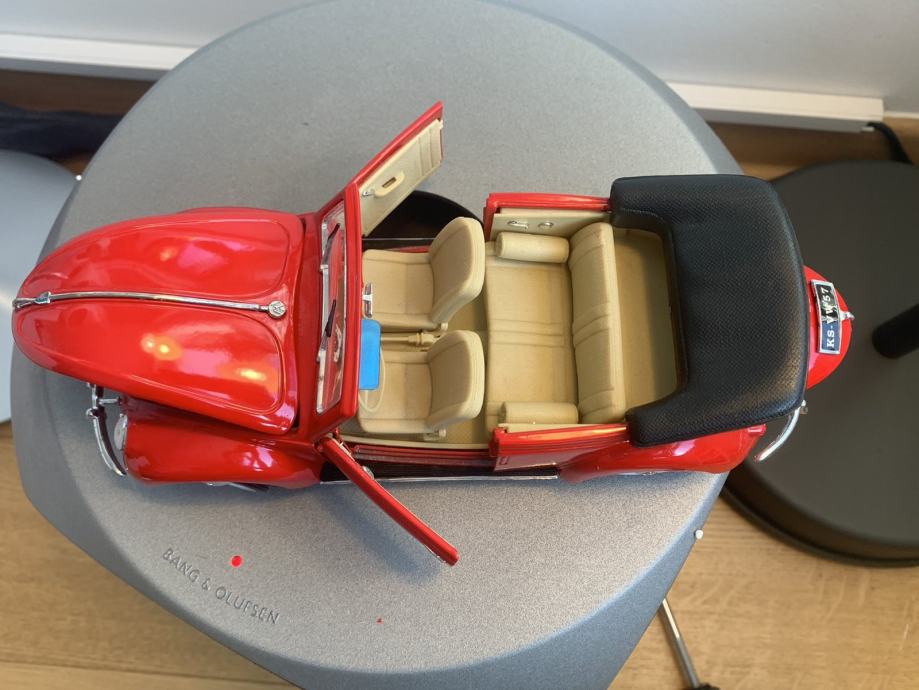 VW Buba Cabriolet Volkswagen Beetle iz 1951. Maisto 1:18 model autic