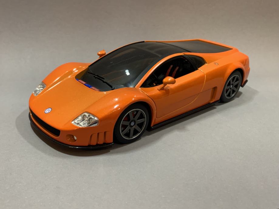 VW NARDO W12, Road Signature 1:18 autic model
