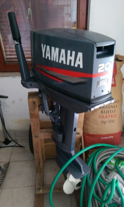 Brodica ELAN 4m + motor YAMAHA 20KS