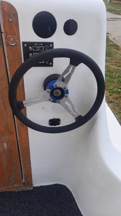 Čamac sa kabinom -Tiger Shark 4.2m